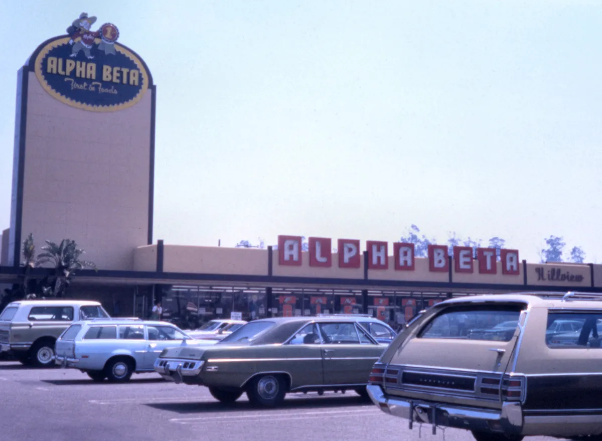 8 Major Grocery Chains That Went Out of Business