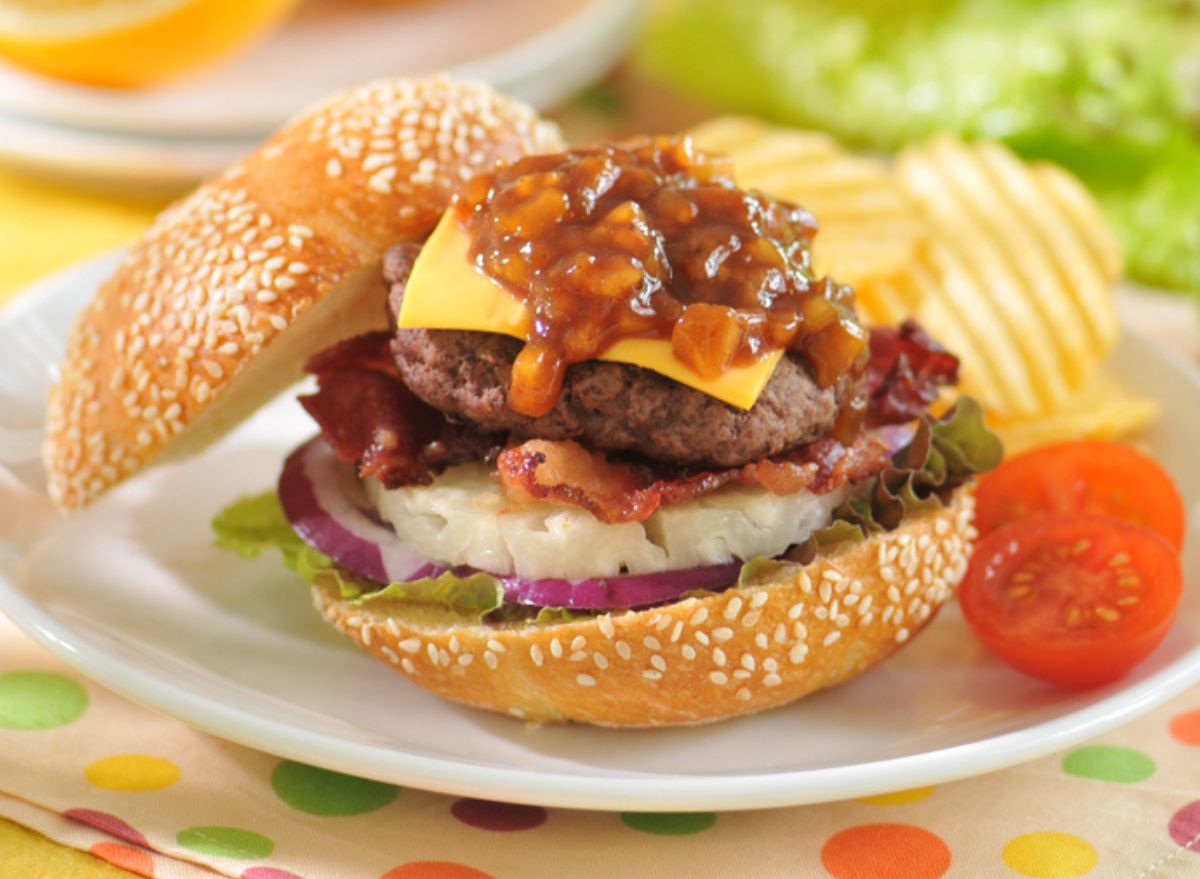 7 Burger Menu Red Flags That Make Chefs Order Something Else