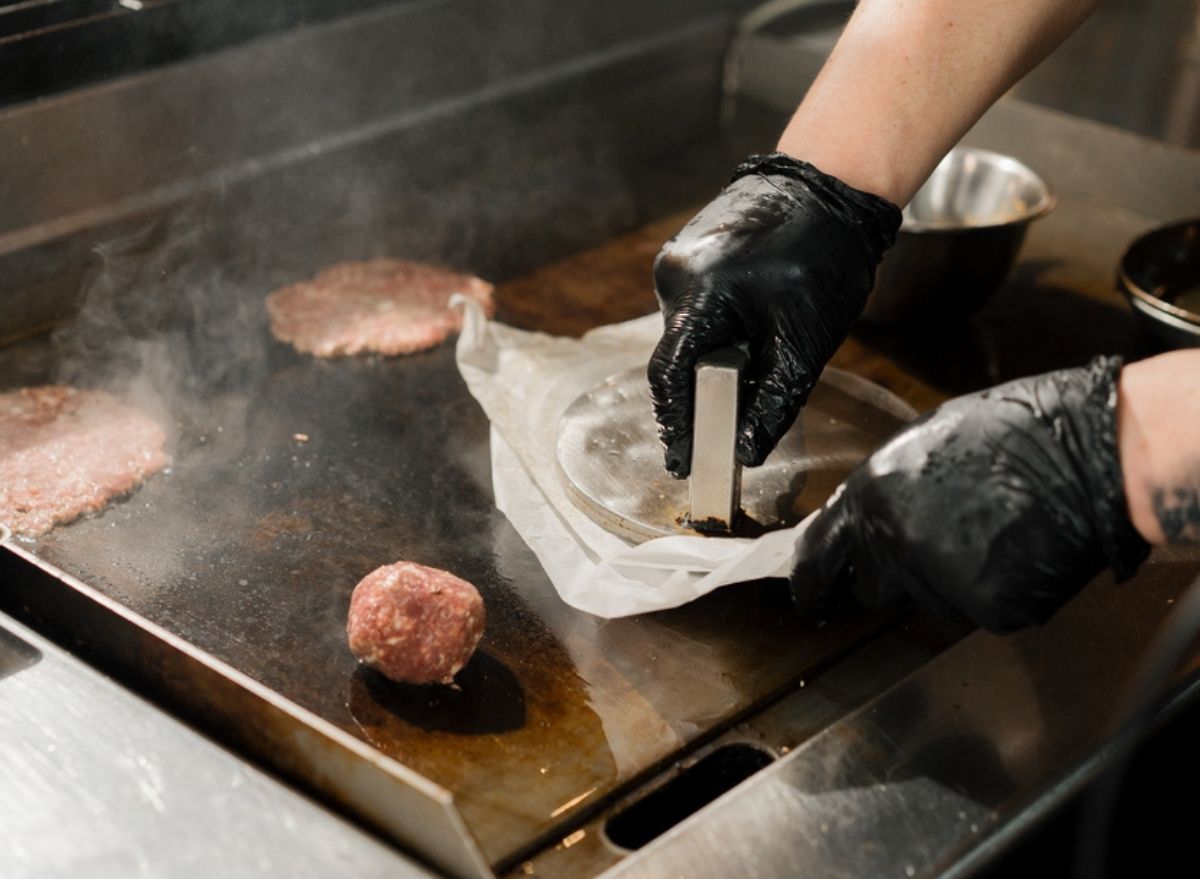7 Burger Menu Red Flags That Make Chefs Order Something Else