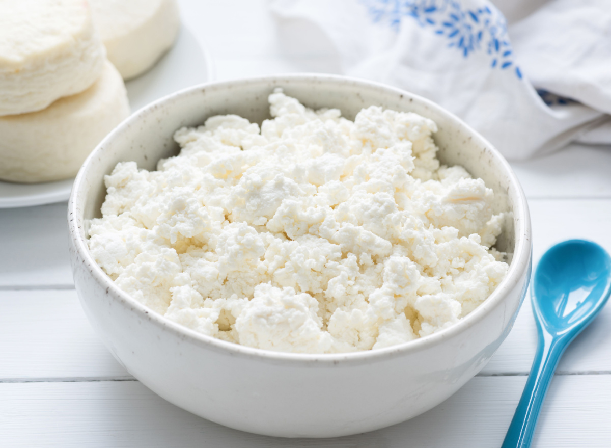 9 High-Protein Snacks for Gut Health That Are Dietitian-Approved