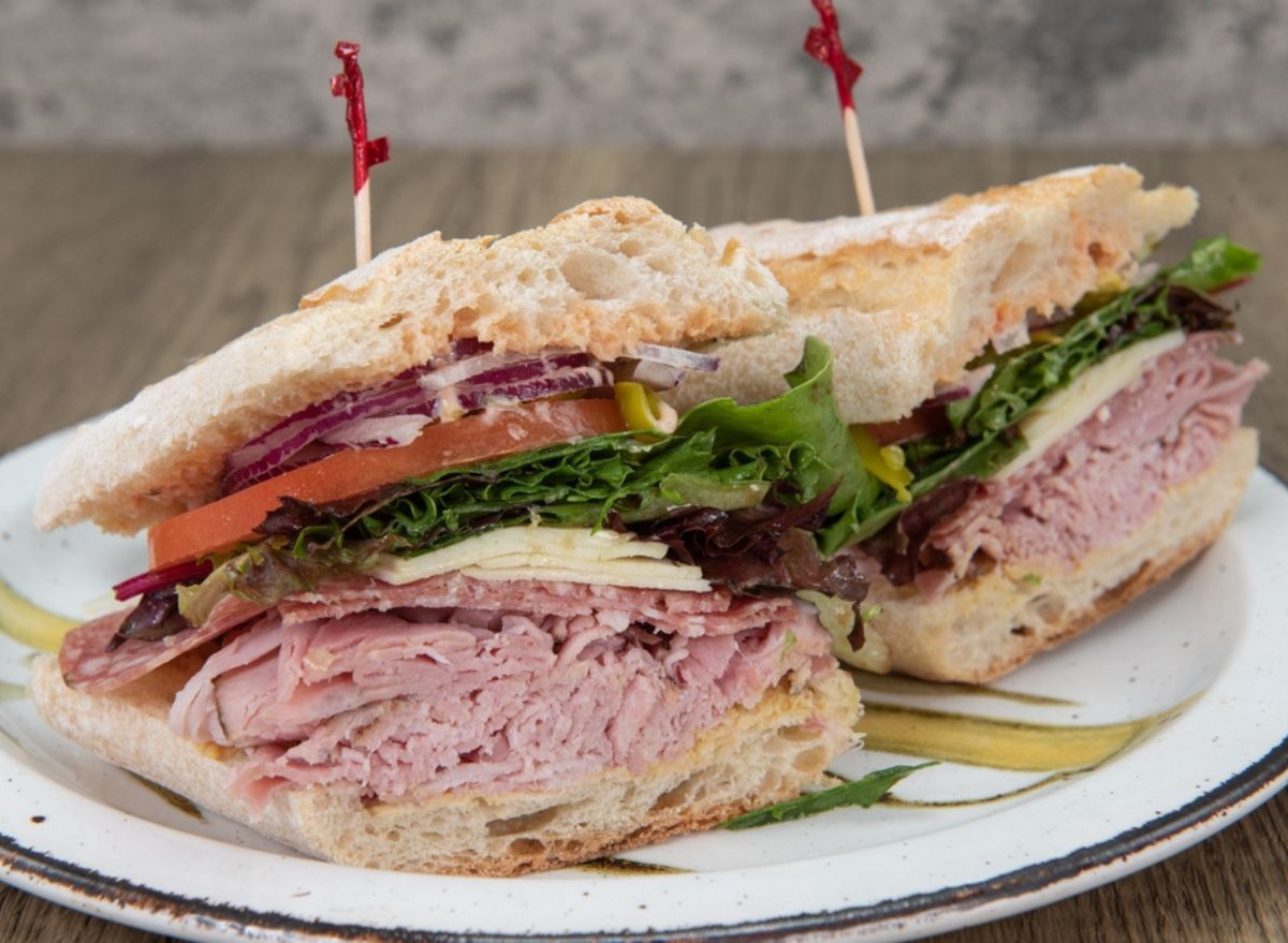 11 Sandwich Shop Red Flags That Should Stop You in Your Tracks