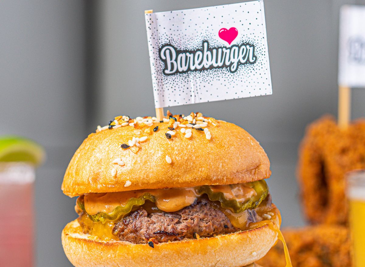 8 Restaurant Chains That Serve the Best Burgers