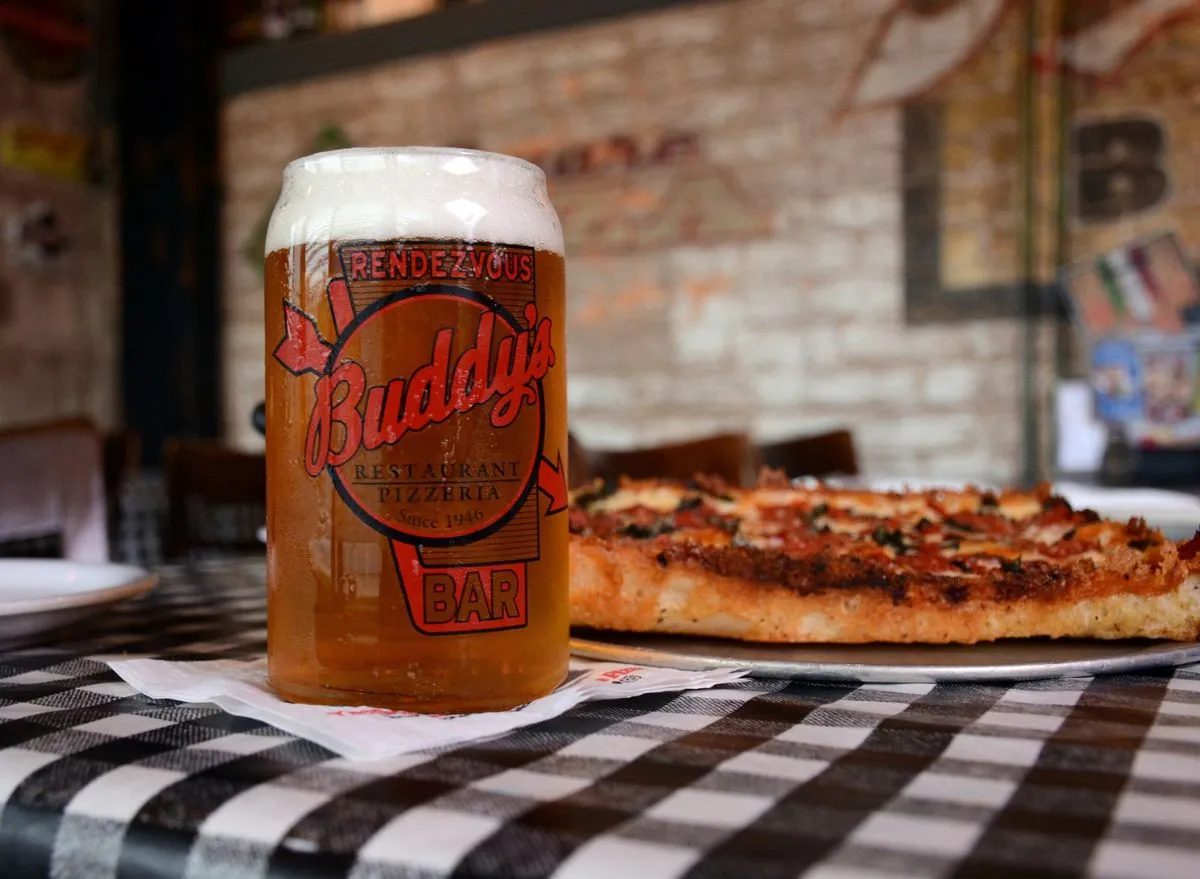 10 Iconic Pizzerias That Serve Old-Fashioned Pies