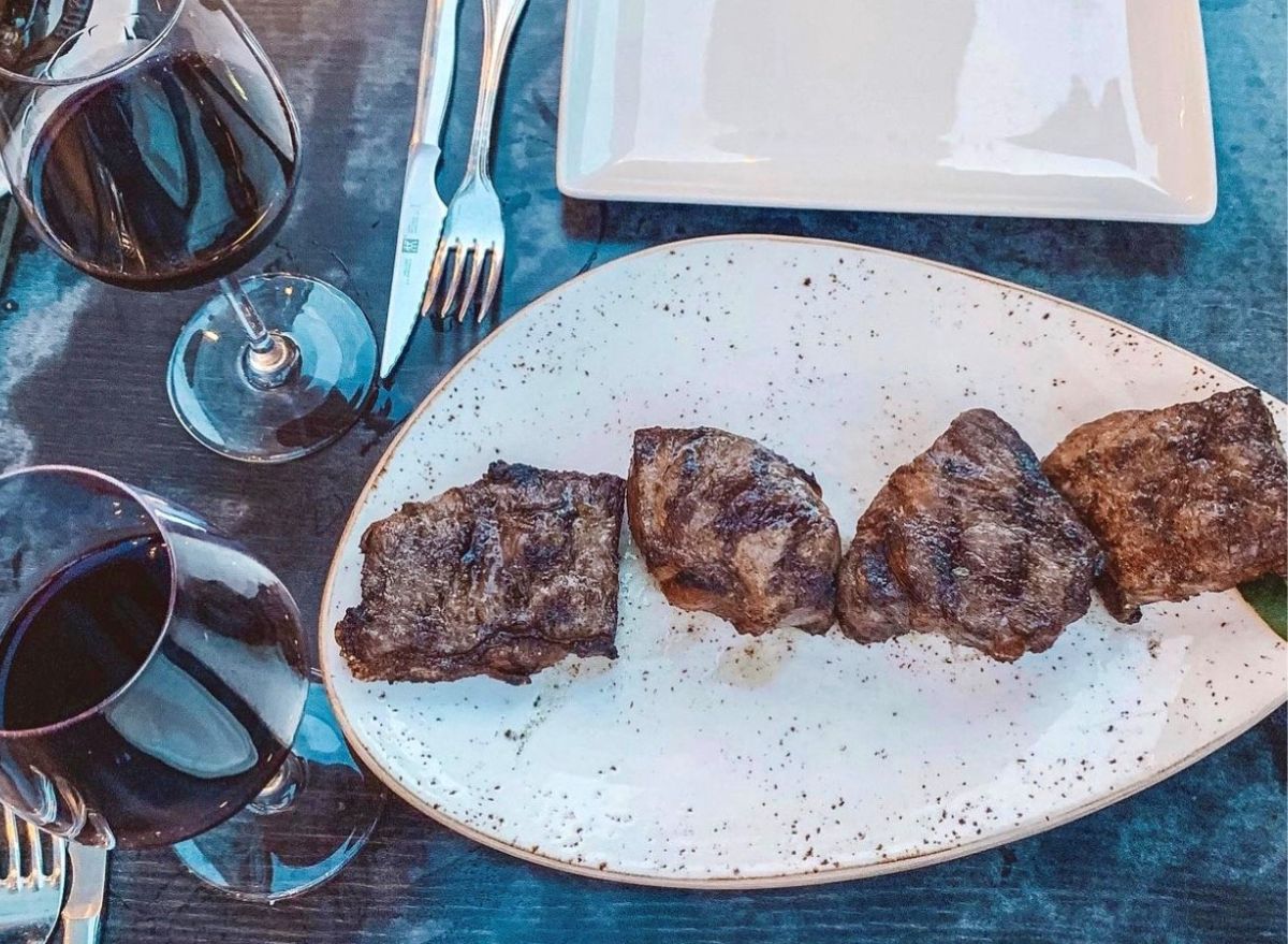 10 Restaurant Chains That Serve the Best Wagyu Beef