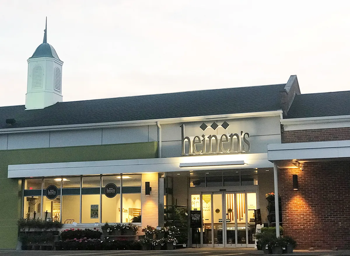 9 Grocery Stores That Sell Best Local Products In 2023