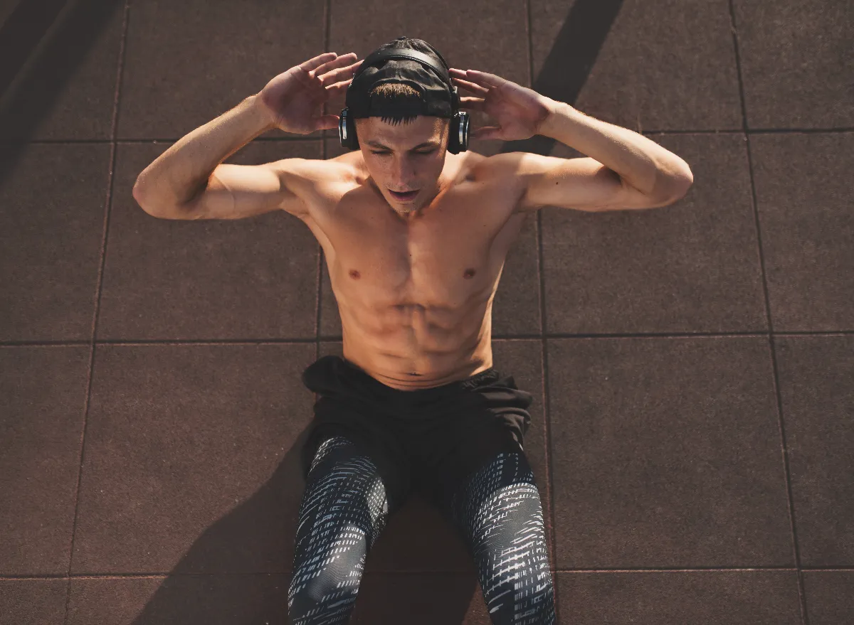 The Best Ab Workout for Men to Get a Chiseled Six-Pack