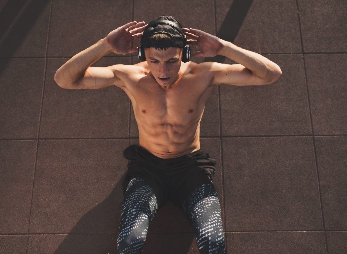 The Best Ab Workout for Men to Get a Chiseled Six-Pack