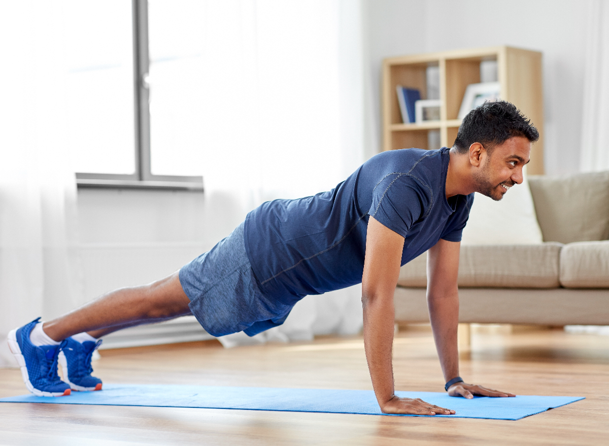 4 Quick & Effective Floor Exercises for Men