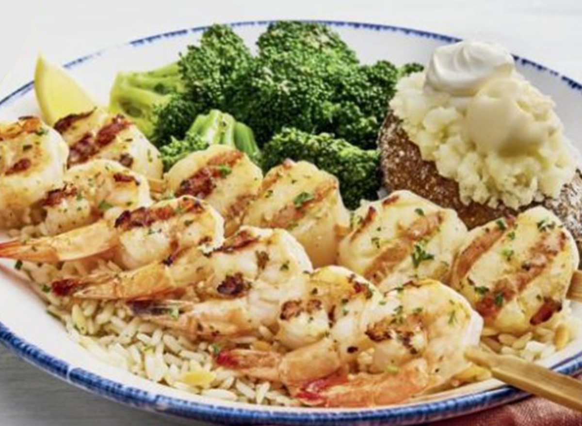 5 Red Lobster Menu Items Chefs Say Are Better Than the Cheddar Bay Biscuits