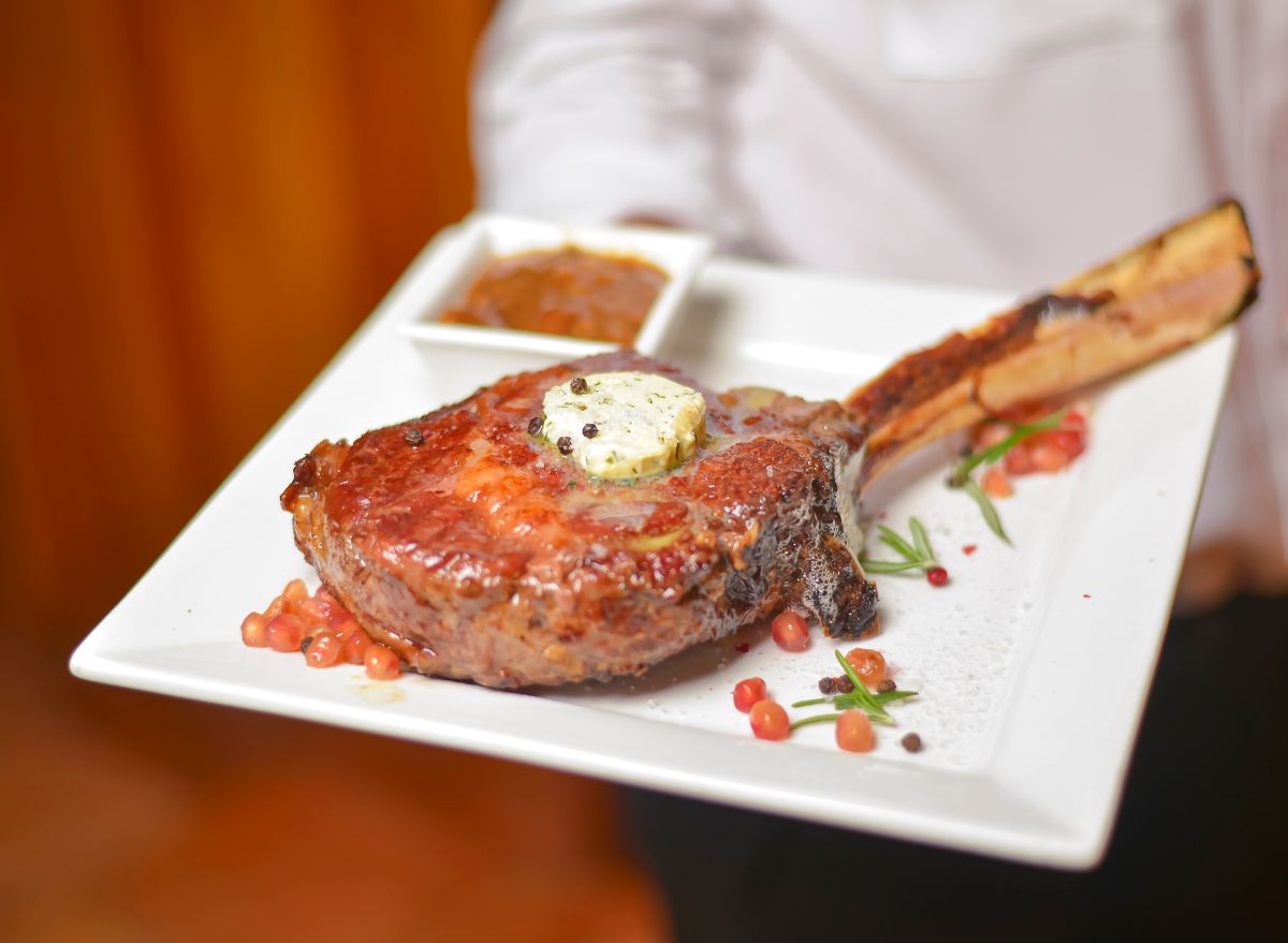 10 Signs You're at a Top-Quality Steakhouse — Eat This Not That