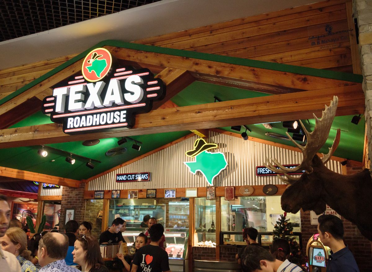 6 Differences Between Texas Roadhouse & Outback Steakhouse