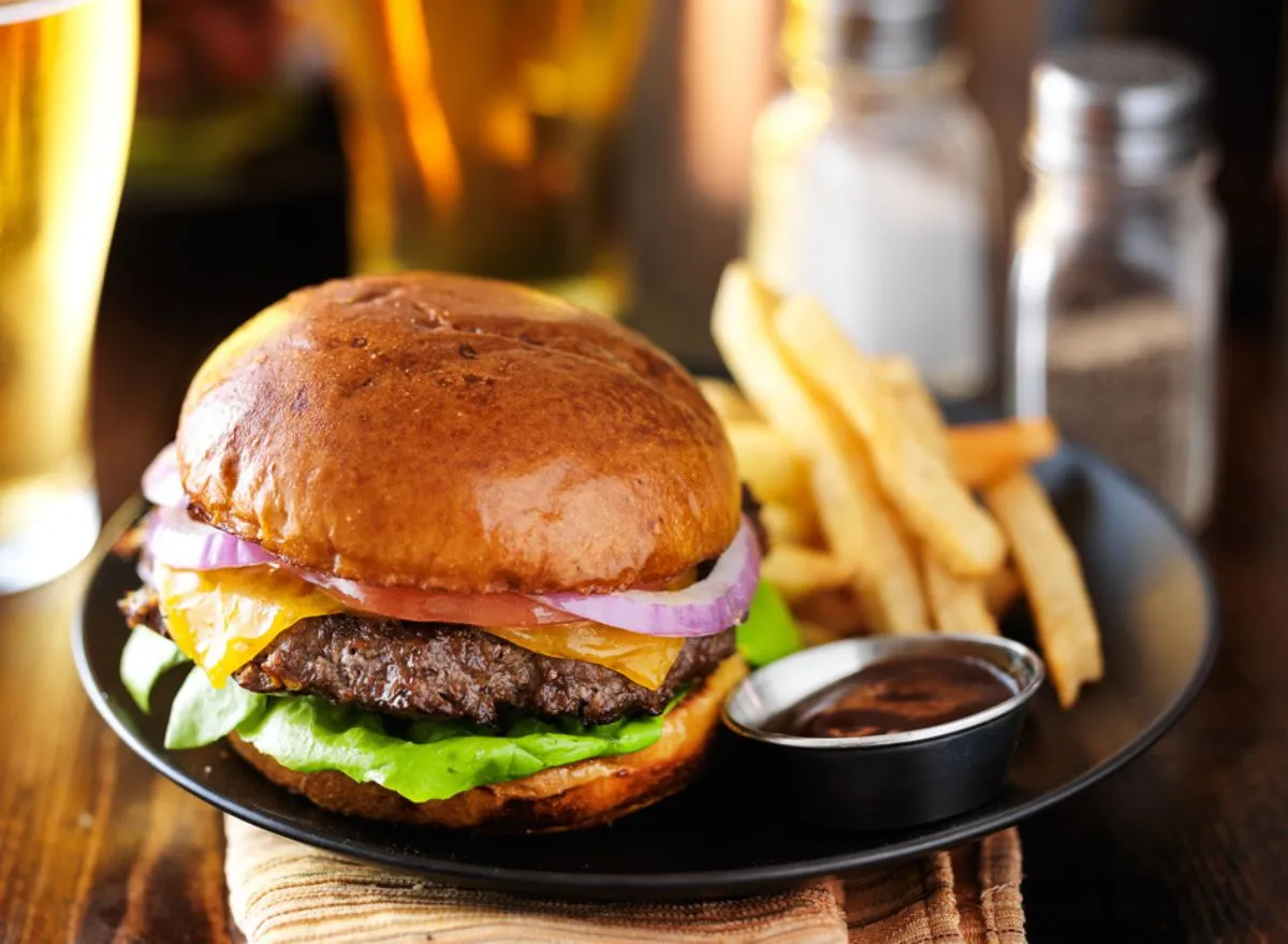 7 Signs You're at a Top-Quality Burger Restaurant