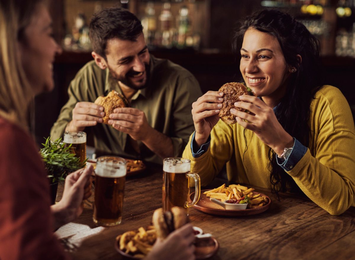 7 Signs You're at a Top-Quality Burger Restaurant