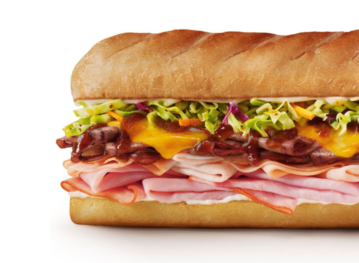 8 Most Enormous Fast-Food Sandwiches In 2023