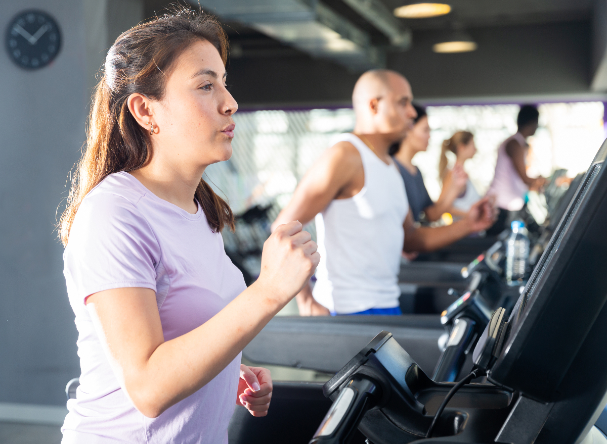 5 Beginner Treadmill Workouts for Weight Loss