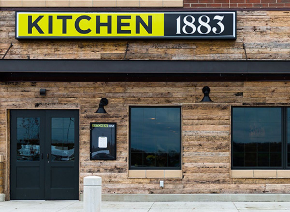 6 Grocery Chains With the Best In-Store Dining