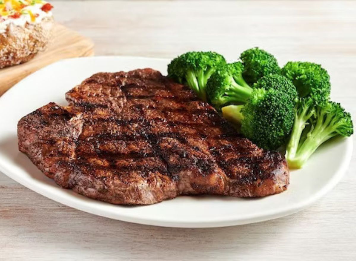 7 Outback Steakhouse Steaks Fans Say Are the Best on the Menu