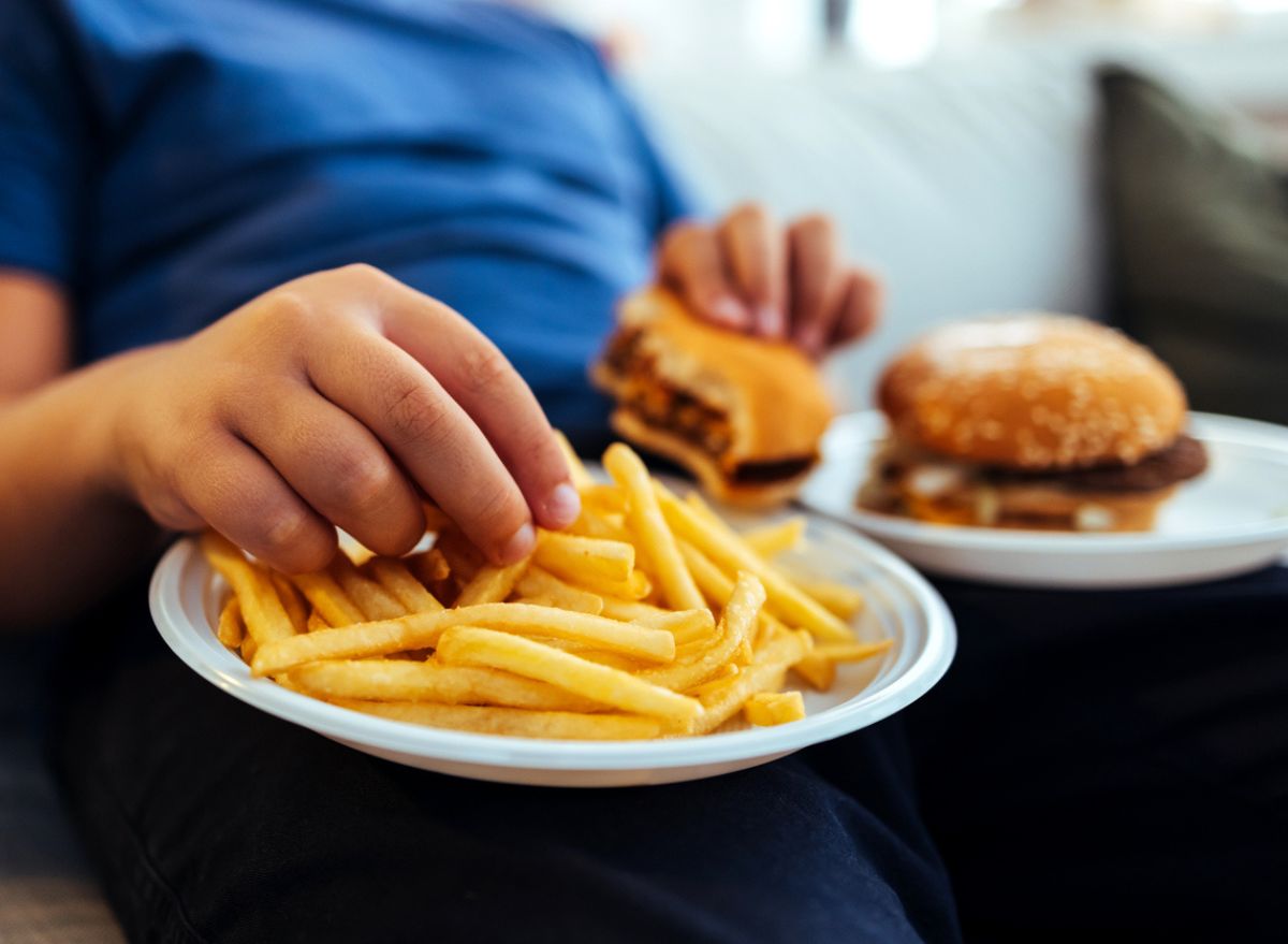 6 Dangerous Side Effects of Eating Fast Food Every Day