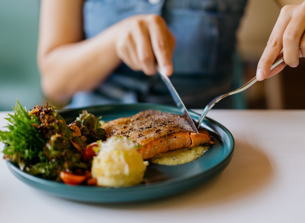 11 Amazing Benefits of Eating More Fish