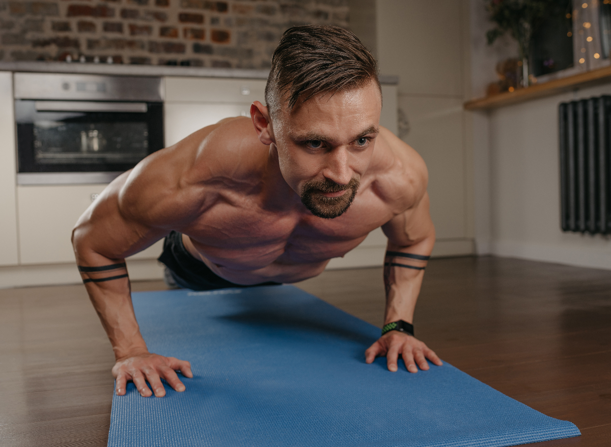 7 Daily Strength Exercises for Men To Build Defined Arms