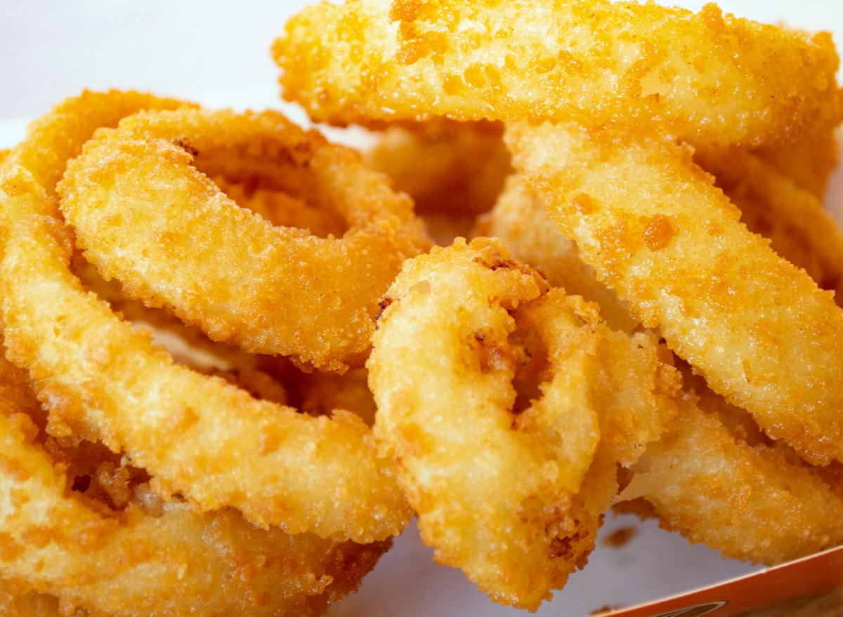 7 Restaurant Chains That Serve the Best Onion Rings