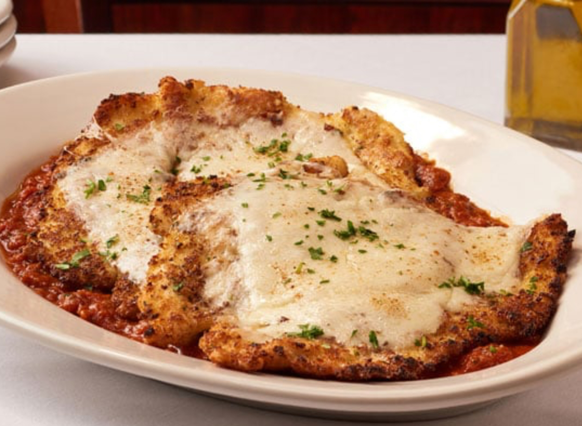 4 Chain Restaurants With the Best Chicken Parmesan, According to Chefs