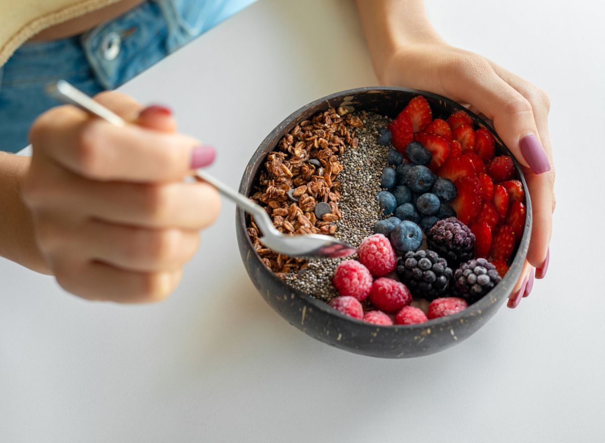 10 Superfood Snacks to Stay Full & Energized Between Meals