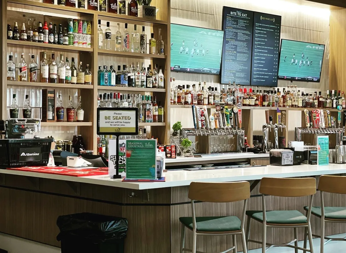 5 Grocery Chains With In-Store Bars