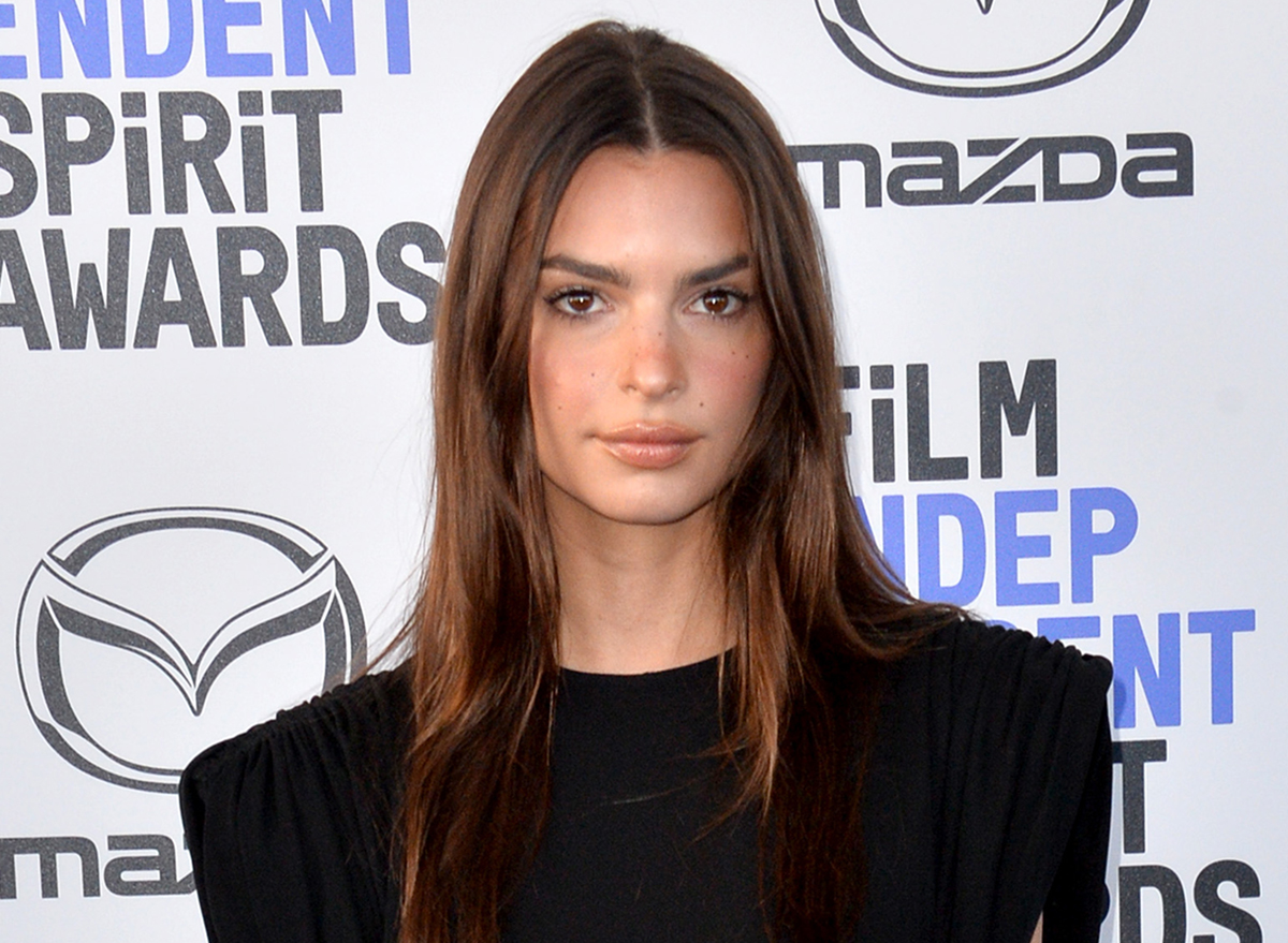 5 Ways Emily Ratajkowski Gets Her Toned Slim Body