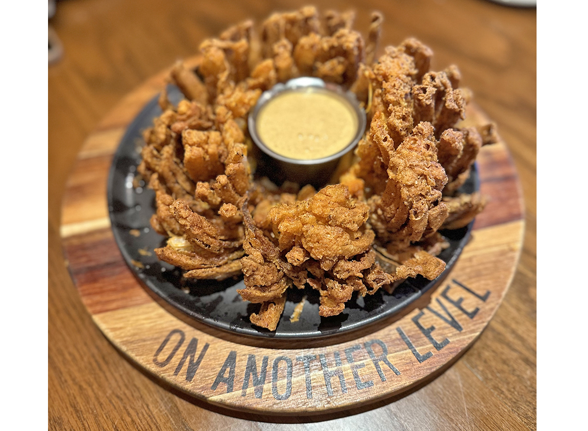 Texas Roadhouse vs Outback Steakhouse: Fried Onion Taste Test