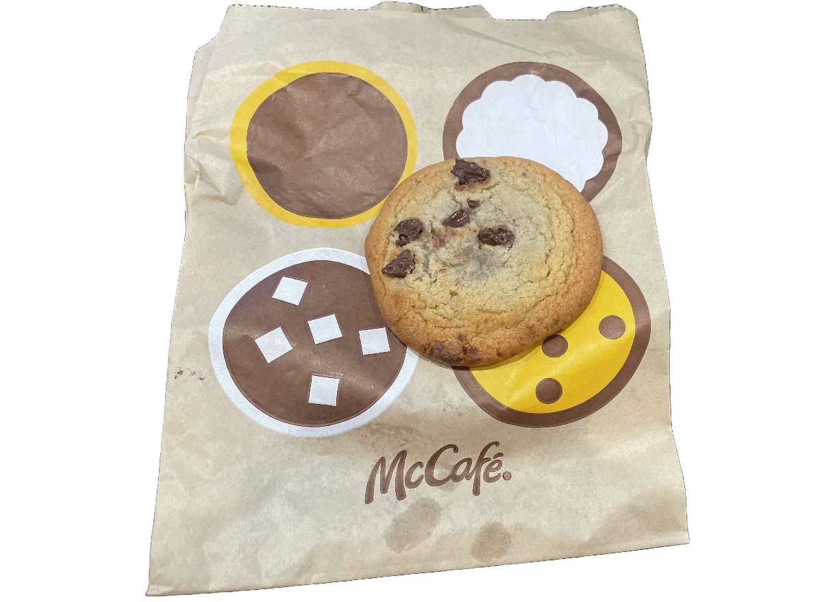 I Tried 5 Fast-Food Chocolate Chip Cookies: This Was the Best