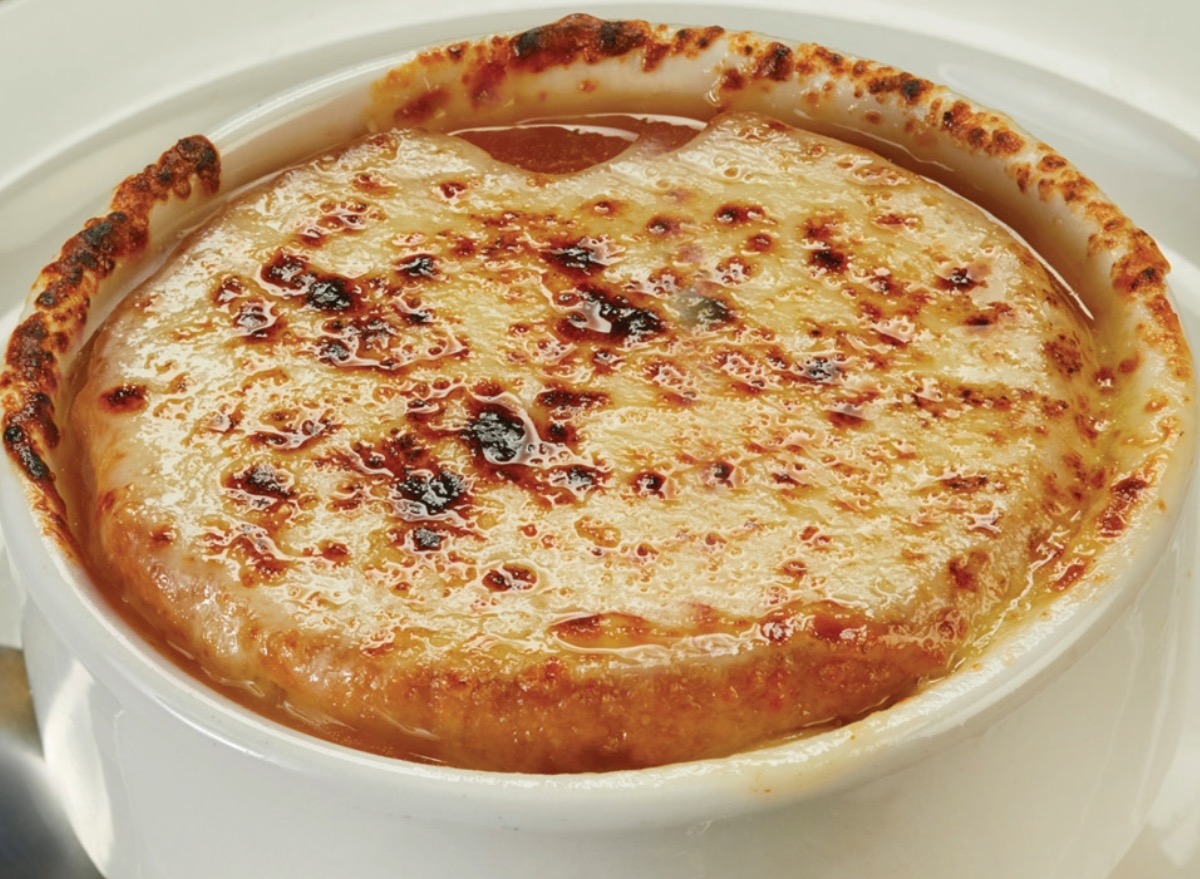6 Restaurant Chains That Serve the Best French Onion Soup
