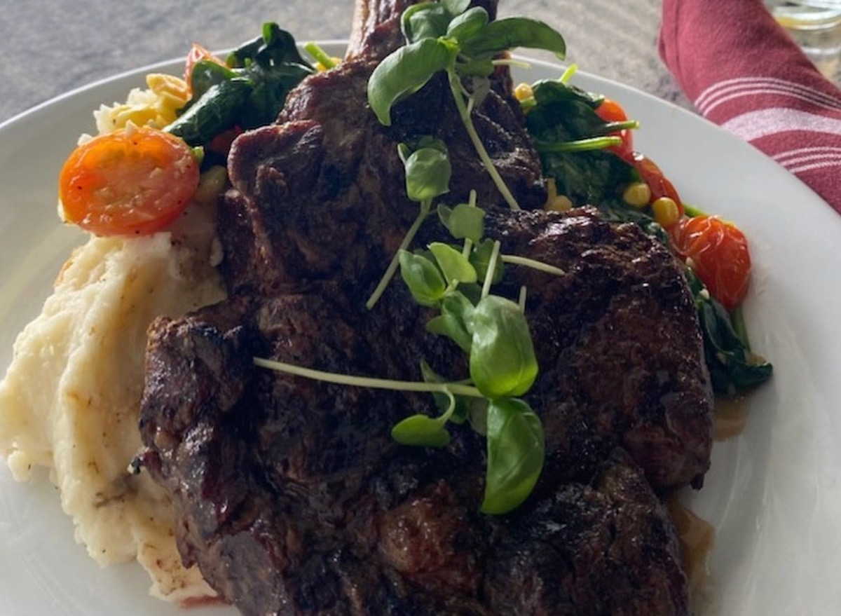 8 Seafood Chains That Serve the Best Steaks