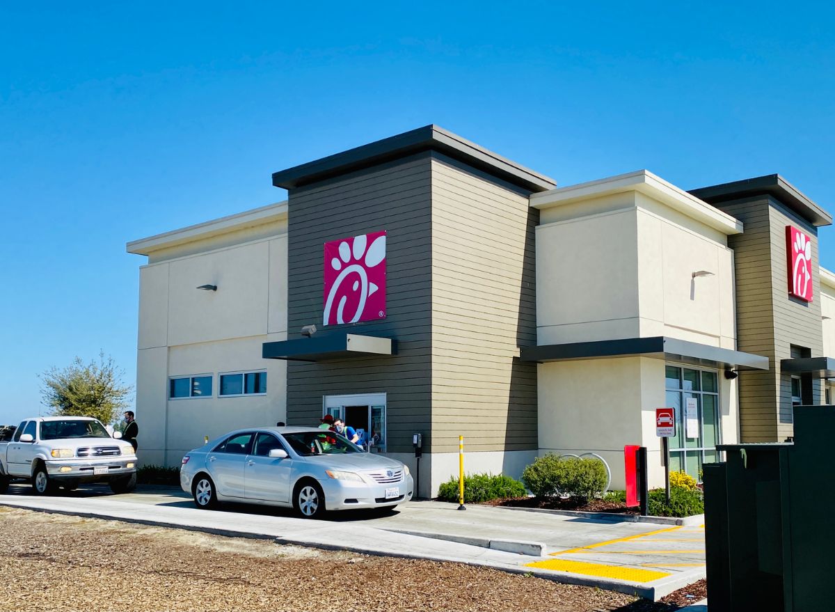 7 Fast-Food Chains With the Best Drive-Thru Experience In 2024