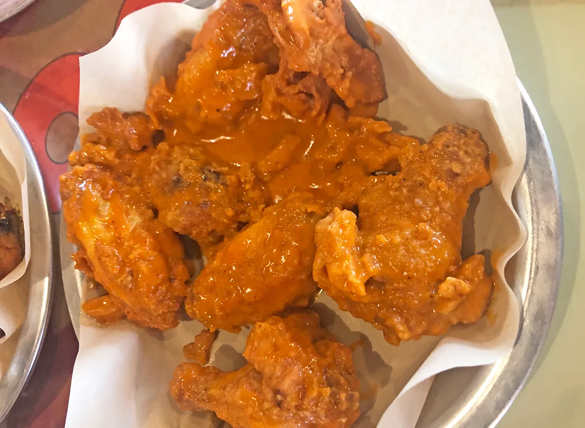 Hooters vs. Twin Peaks: Chicken Wings Taste Test