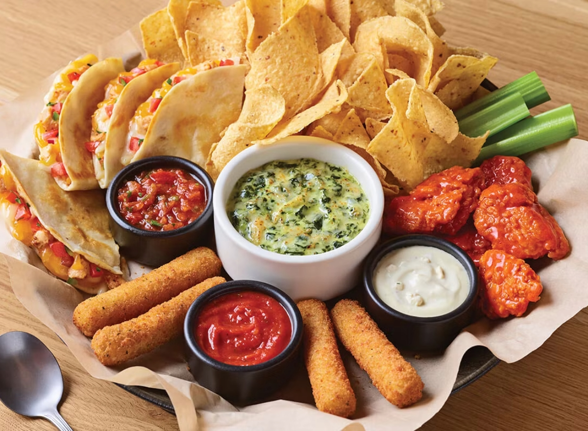 10 Restaurant Chains That Serve the Best Appetizer Combos