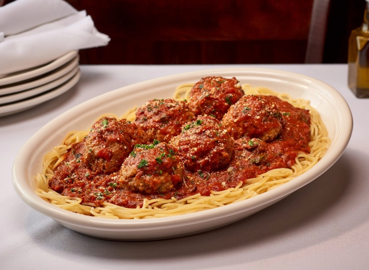 The No. 1 Chain With the Best Spaghetti and Meatballs, According to Chefs