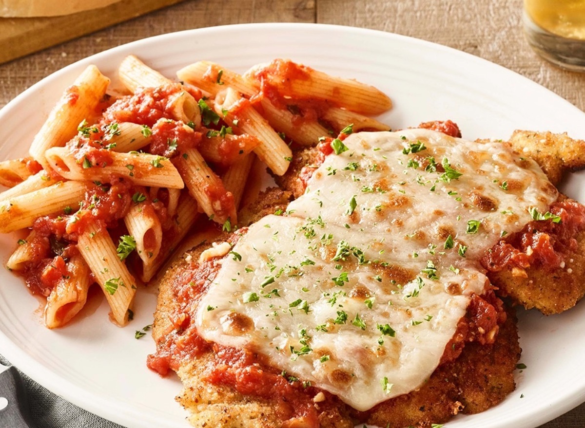 8 Restaurant Chains That Serve The Best Chicken Parmesan