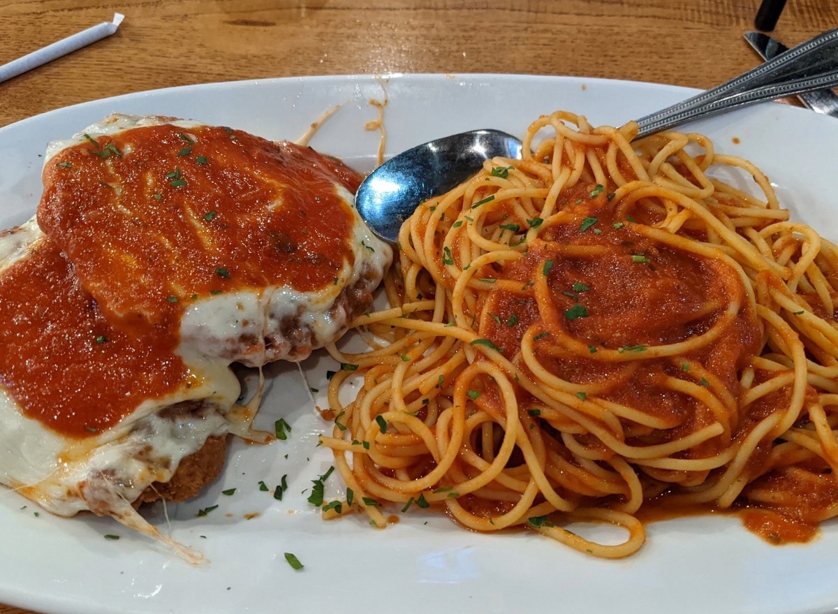 8 Restaurant Chains That Serve The Best Chicken Parmesan