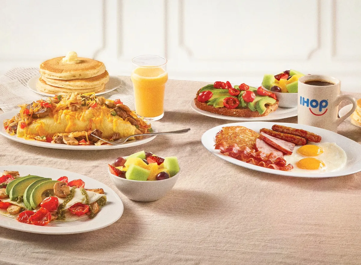 18 Restaurant Chains That Serve Breakfast All Day