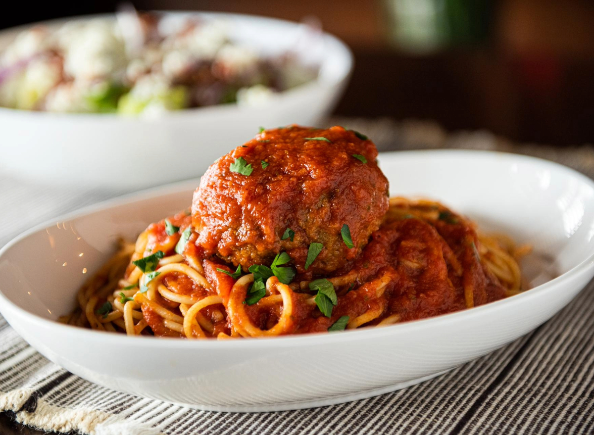 10 Restaurant Chains That Serve the Best Spaghetti & Meatballs