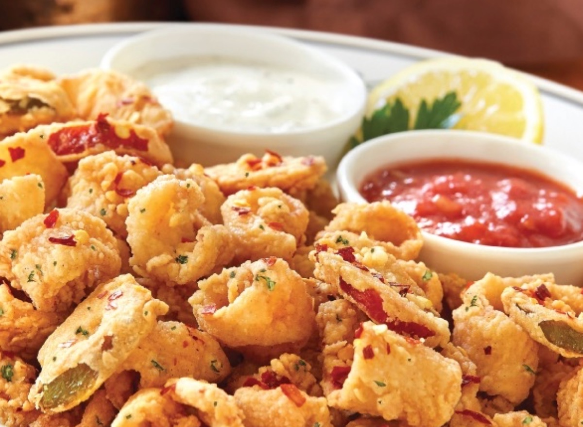 10 Restaurant Chains That Serve Craveworthy Fried Calamari