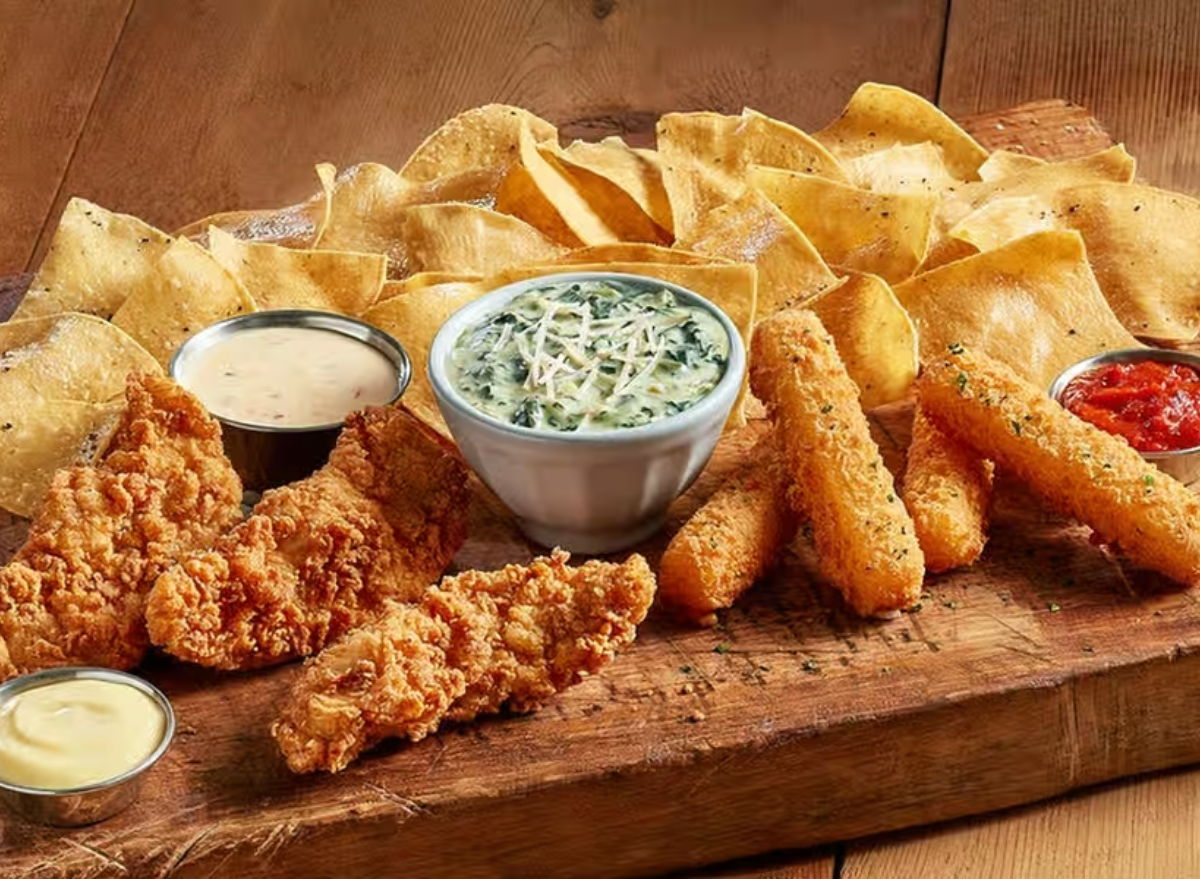 10 Restaurant Chains That Serve the Best Appetizer Combos