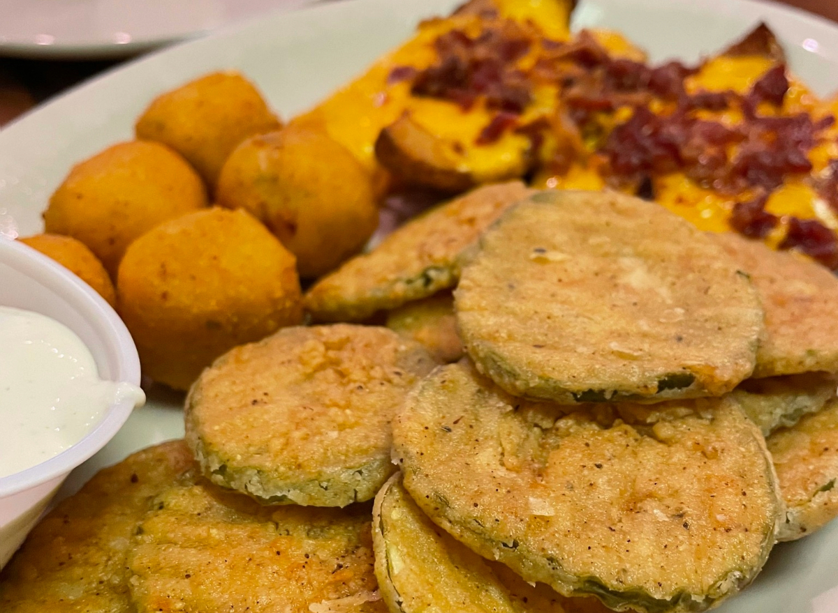 10 Restaurant Chains That Serve the Best Appetizer Combos