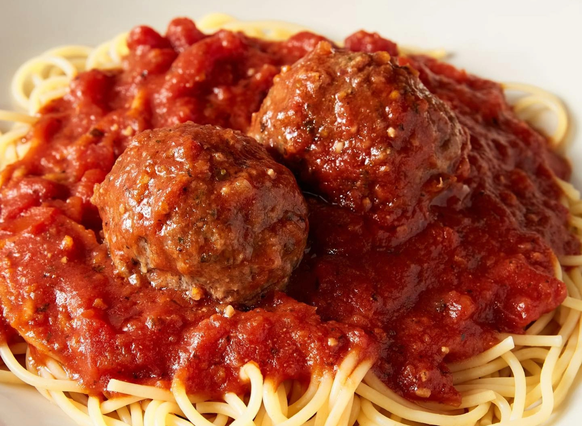 10 Restaurant Chains That Serve the Best Spaghetti & Meatballs