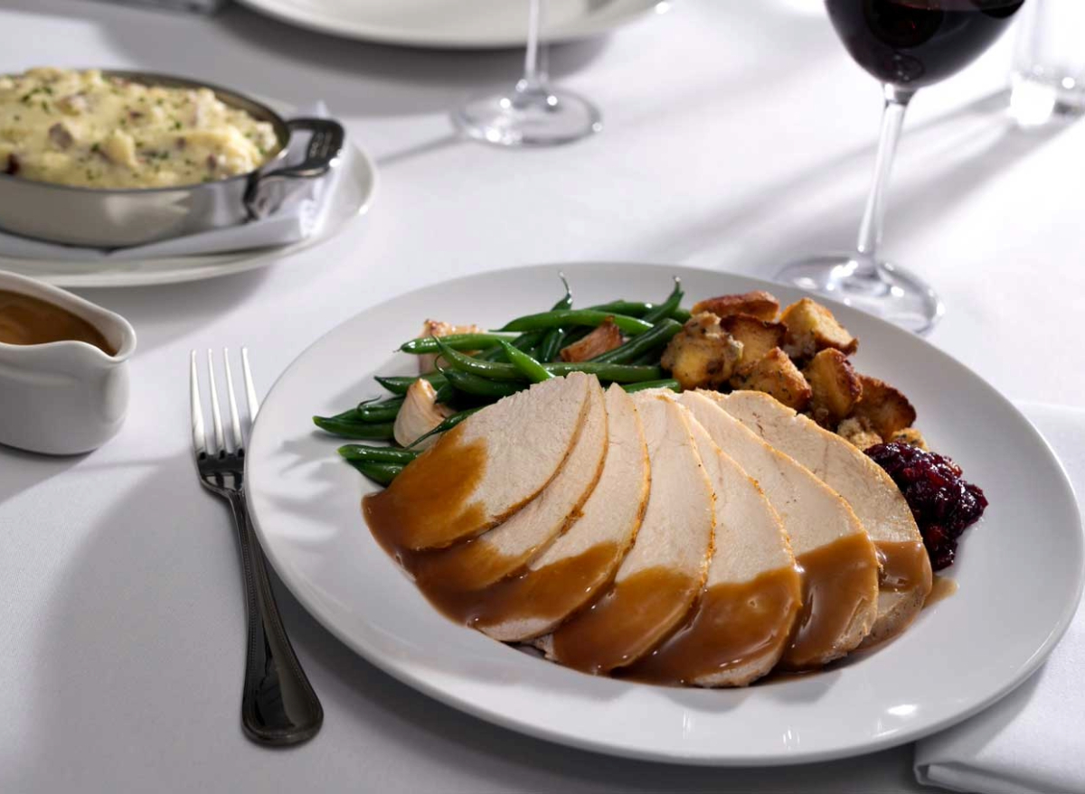 12 Restaurant Chains That Serve the Best Thanksgiving Meal