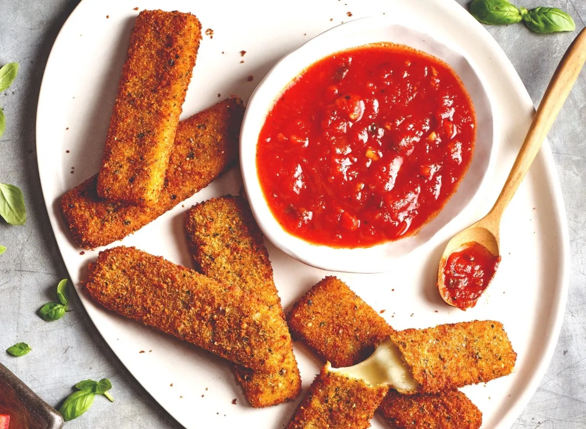 13 Restaurant Chains That Serve the Best Mozzarella Sticks — Eat This ...