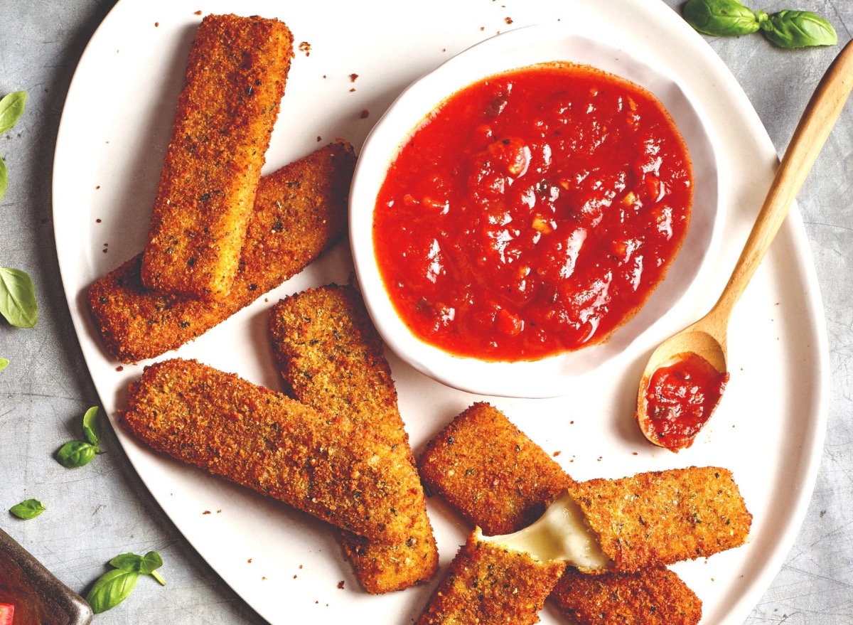 13 Restaurant Chains That Serve the Best Mozzarella Sticks — Eat This ...