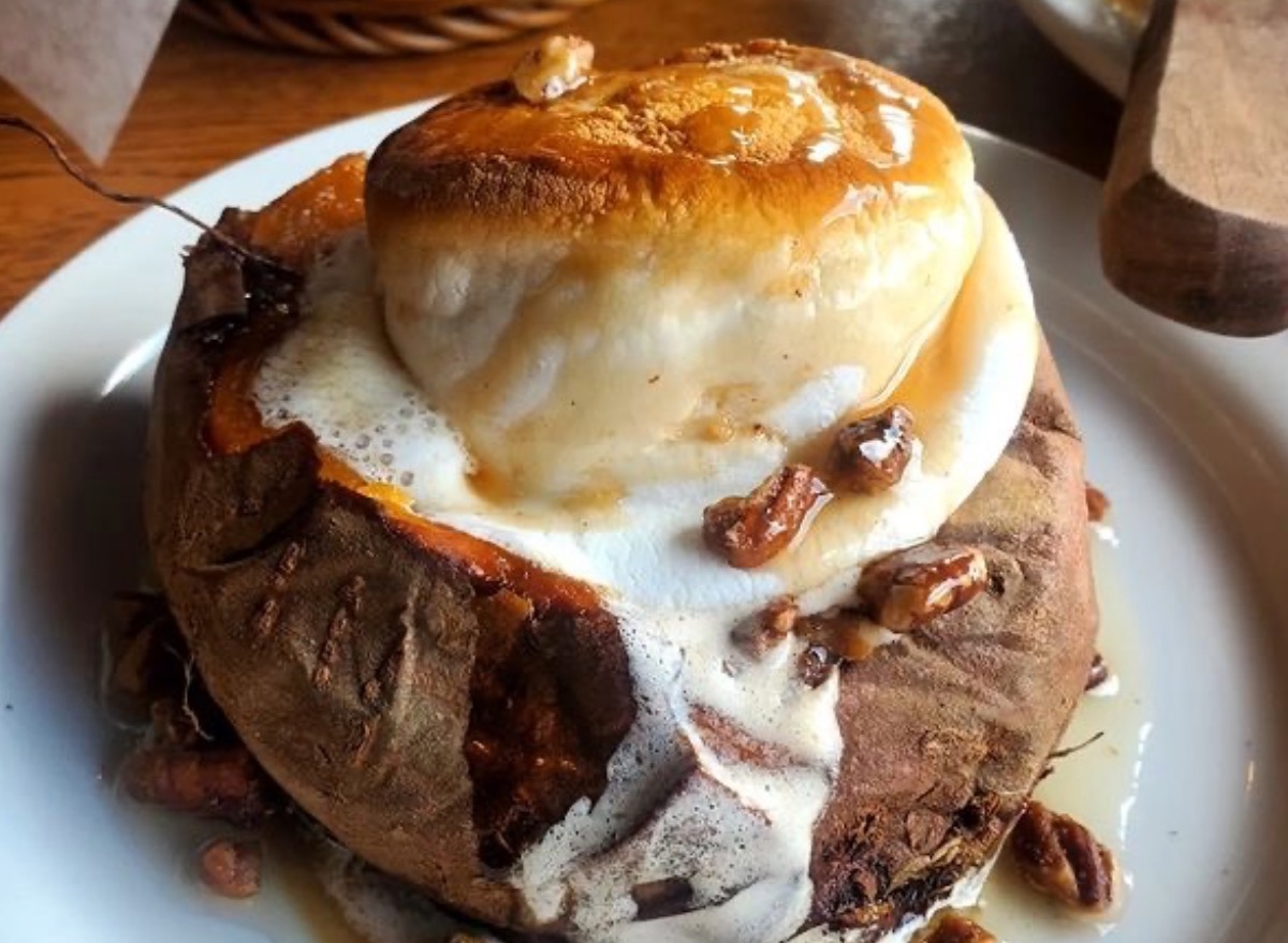 11 Restaurant Chains That Serve the Best Loaded Potatoes