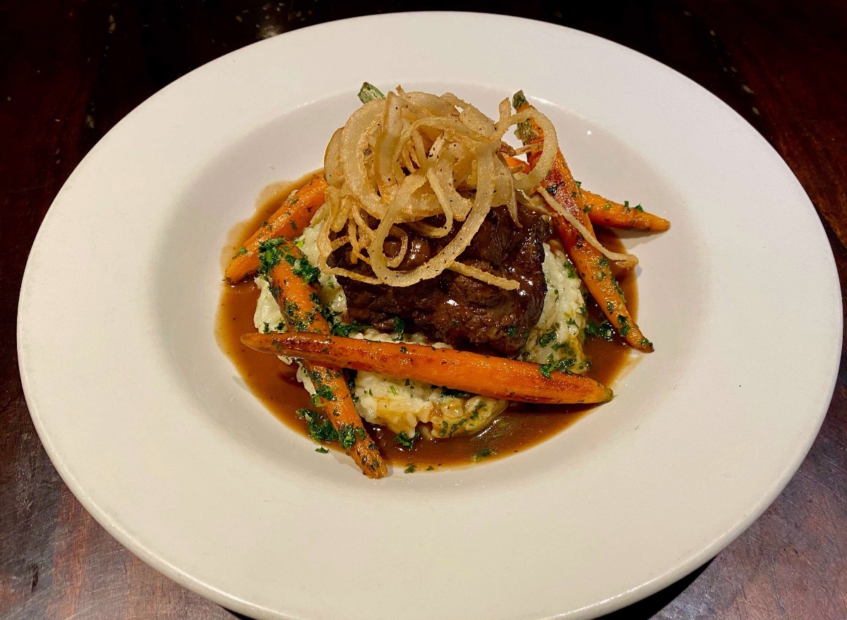 7 Restaurant Chains That Serve the Best Short Ribs